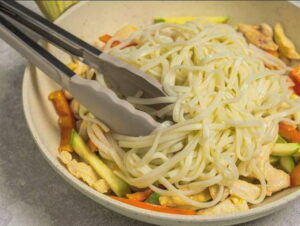 Udon nudler - 10 oppskrifter med steg-for-steg bilder