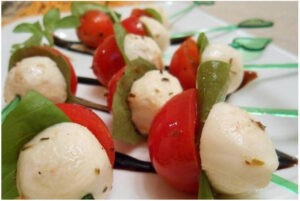 Canapeer - 15 enkle og lækre kanapeeropskrifter til et buffetbord med ...